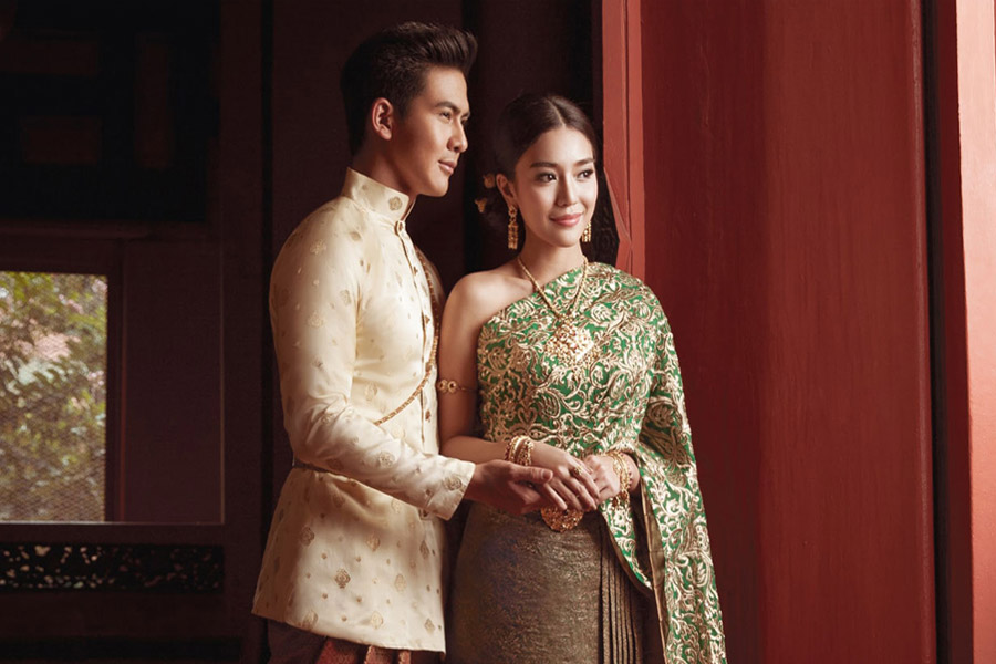 เมื่อพ่อทัพกับแม่เฟื่องขึ้นปก WE - Praew Wedding - All About Love and ...