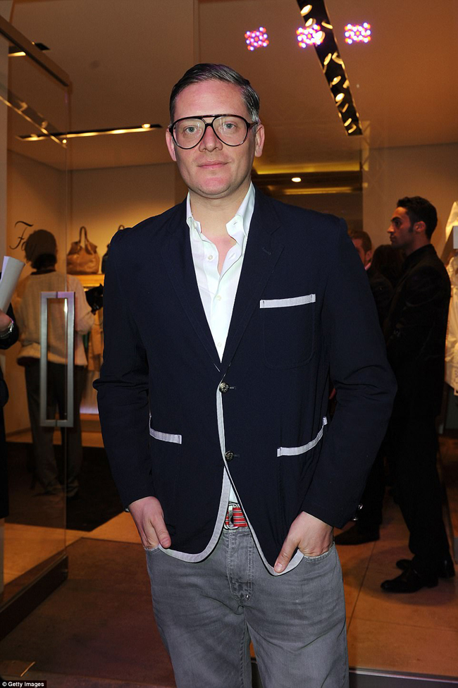 ทำความรู้จักกีลส์ ดีคอน (Giles Deacon) เจ้าของผลงานชุดเจ้าสาวของ พิปพา ...